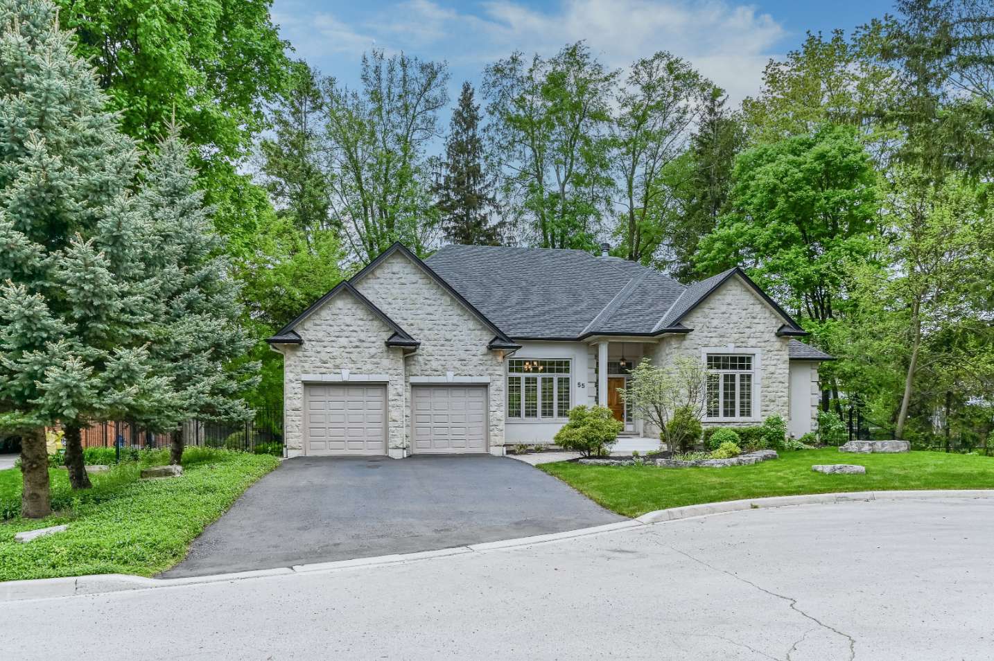 Upsizing in Ancaster: Your Guide to Finding the Perfect Family Home